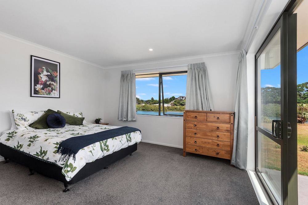 The Waterfront Ruakaka - Ruakaka Holiday Home - Ruakākā