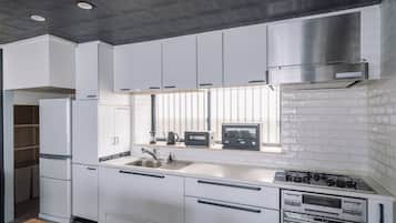 Casa básica (Jicchaku) | Cozinha privada | Geladeira, micro-ondas, fogão, cooktop