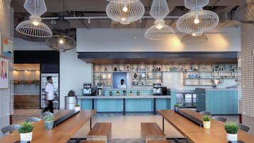 Pequenos-almoços, almoços, jantares servidos, cozinha internacional