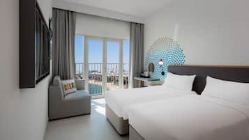 Rover Room Sea View Free Shuttle Service to Dubai Mall, Private Beach | Cofre com capacidade para portátil, secretária
