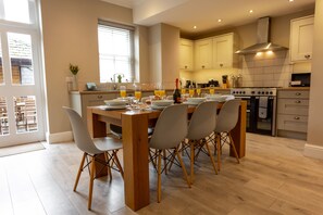 Casa de Férias Luxo (incl. cleaning fee) | Cozinha privada | Um frigorífico/congelador grande, um micro-ondas, um forno 