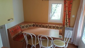 Chalé, 2 quartos | Refeições no quarto