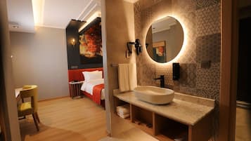 Quarto Duplo Standard | 2 quartos, minibar, cofre no quarto, com decoração personalizada