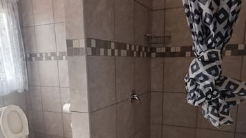 Secador de cabelo (mediante solicitação), toalhas de banho, sabonete