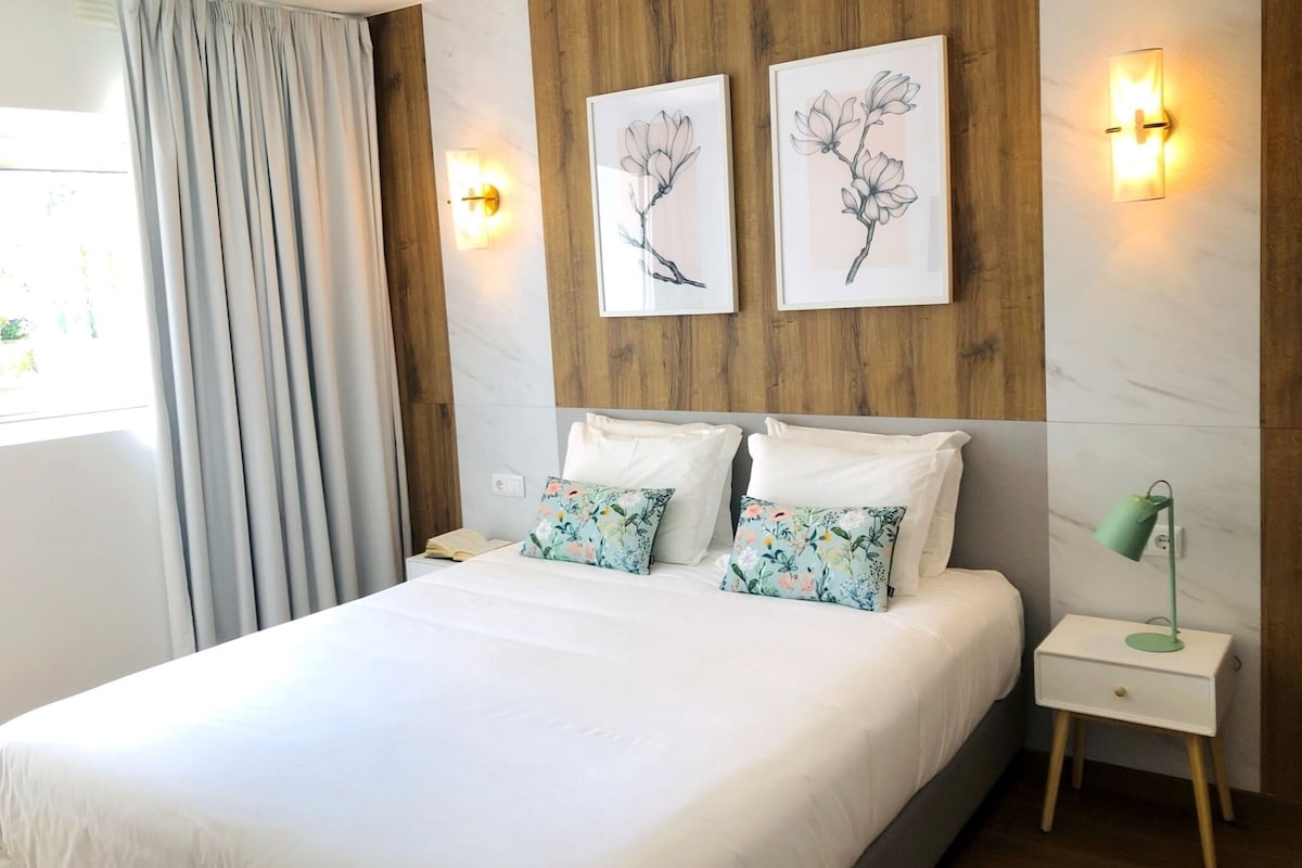 Secretária, Wi-fi grátis, roupa de cama fornecida 