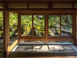 Quarto (Casual) | Roupa de alta qualidade, edredões de penas, com decoração personalizada 