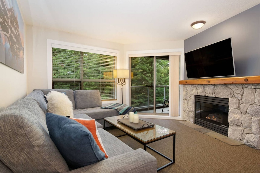 Luxury Ski-in/out 1br/1ba - 3hot Tub`s & Pool - British Columbia