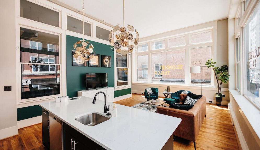 Tailor Loft Urban Apartment | Best Downtown Views - Knoxville, TN