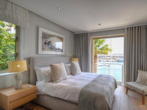 Suíte executiva, 3 quartos | 3 quartos, individualmente decorados, individualmente mobiliados