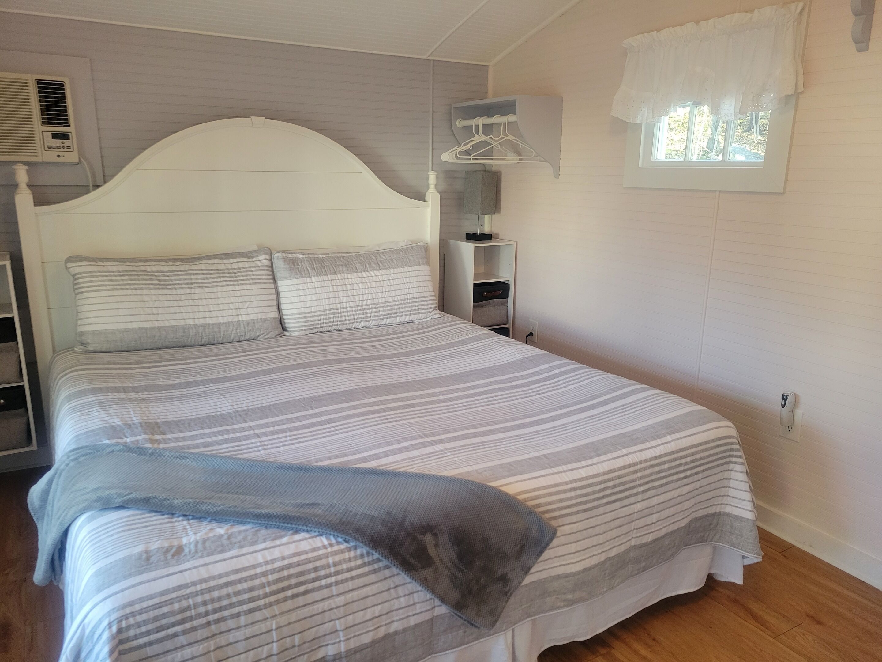 Quarto casal standard, suíte (Cottage 11 - Pet Friendly) | Wi-Fi de cortesia