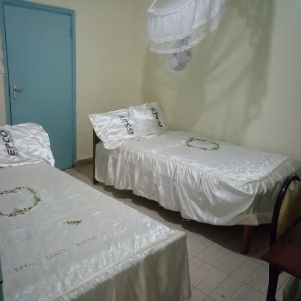 Quarto casal | Escrivaninha, ferros/tábuas de passar roupa, Wi-Fi de cortesia