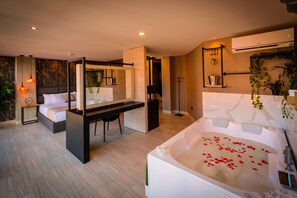 Suíte superior | Roupas de cama premium, edredons de pluma, cofres nos quartos