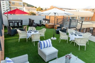 Café da manhã com buffet grátis todos os dias