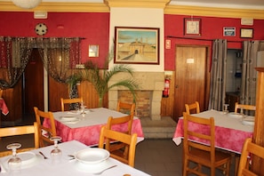 Café da manhã com buffet grátis todos os dias