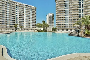 Piscina interna, piscina externa