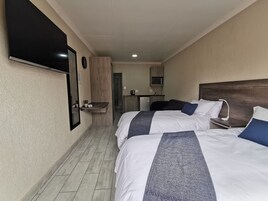 Quarto duplo conforto | Frigobar, individualmente decorados, individualmente mobiliados