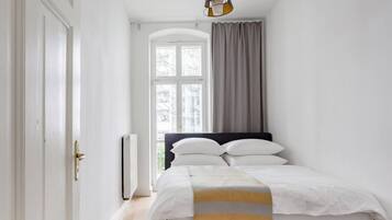 Apartamento superluxo, 2 quartos | 2 quartos, ferros/tábuas de passar roupa, Wi-Fi de cortesia