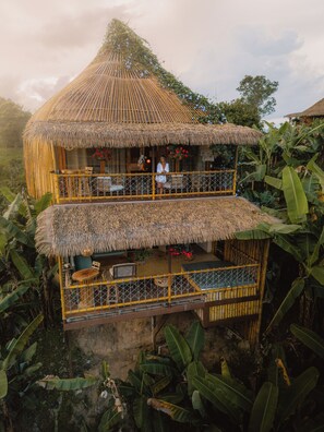 Totem House | Roupa de alta qualidade, camas de colchão Select Comfort 