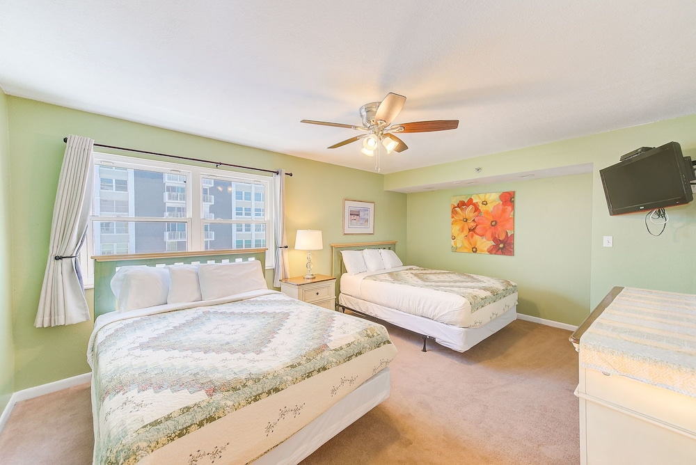 Direct Beach View! 3/3 - Heated Pool/hot Tub 304 - Redington Shores, FL
