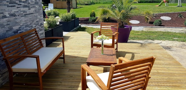 Gîte Les Champs
En Campagne
Jardin& Aire De Jeux - L'Hermitage