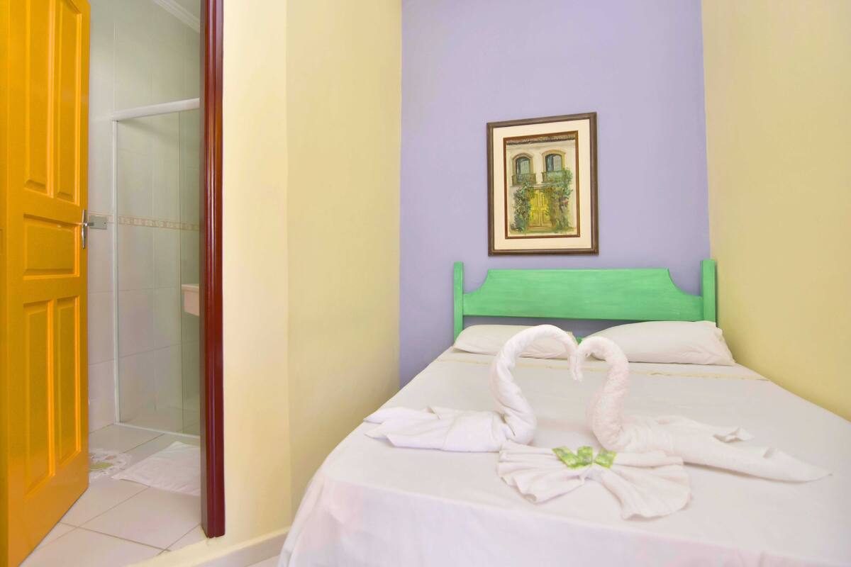 Quarto Duplo ou Twin Standard | Cofre no quarto, Wi-fi grátis, roupa de cama fornecida