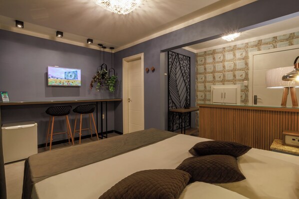 Quarto Deluxe (Super Luxo) | 1 quarto, com decoração personalizada, com mobília individualizada