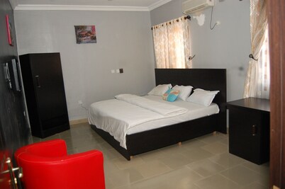 Allan Keri Hotel And Suites