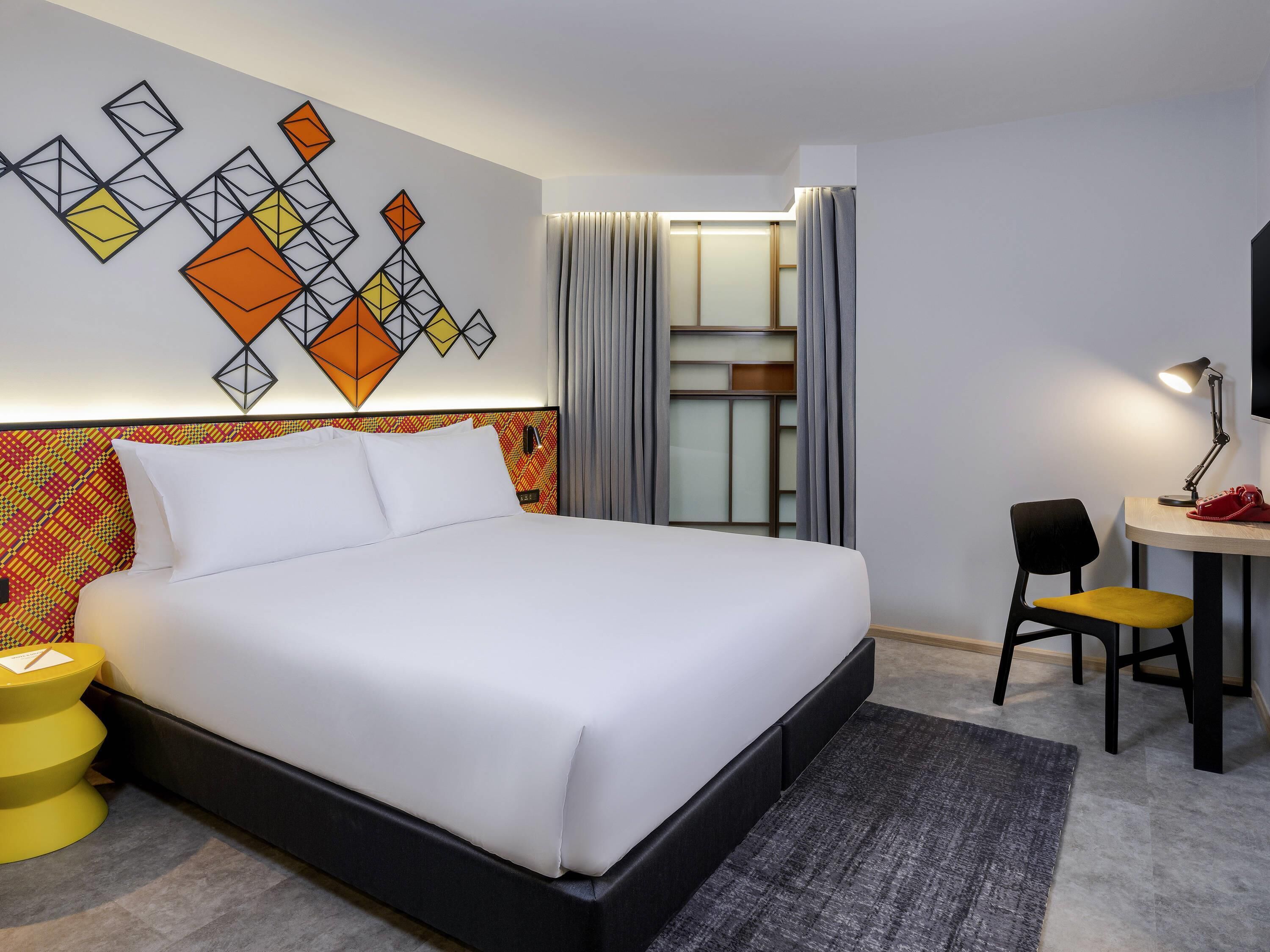 Quarto premium, 1 cama King | Cofres nos quartos, escrivaninha, espaço de trabalho para notebook