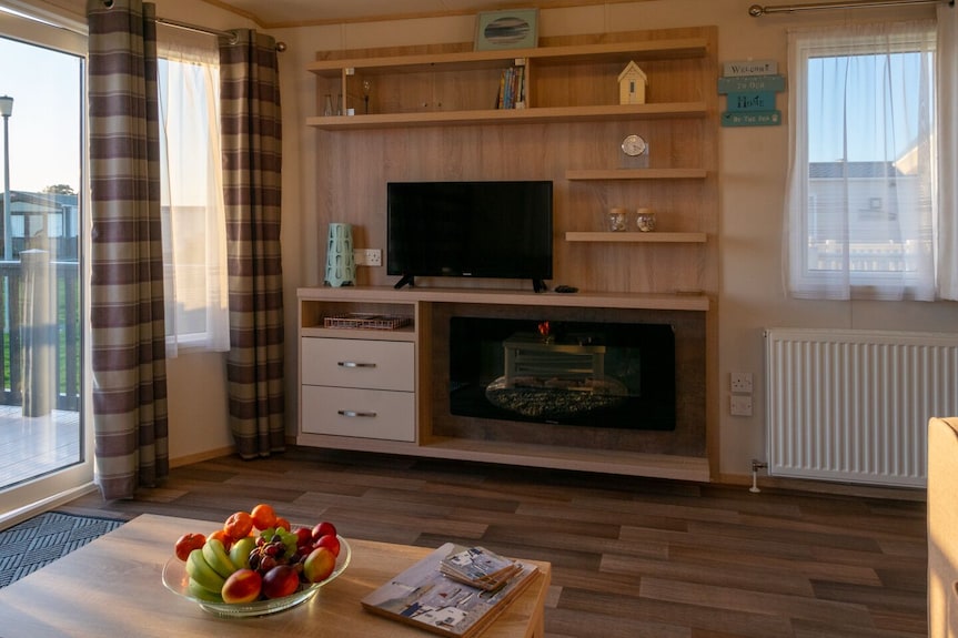 Modern 2 Bedroom Caravan With Sea Views On The 5* Hoburne Naish Holiday Park - Barton on Sea