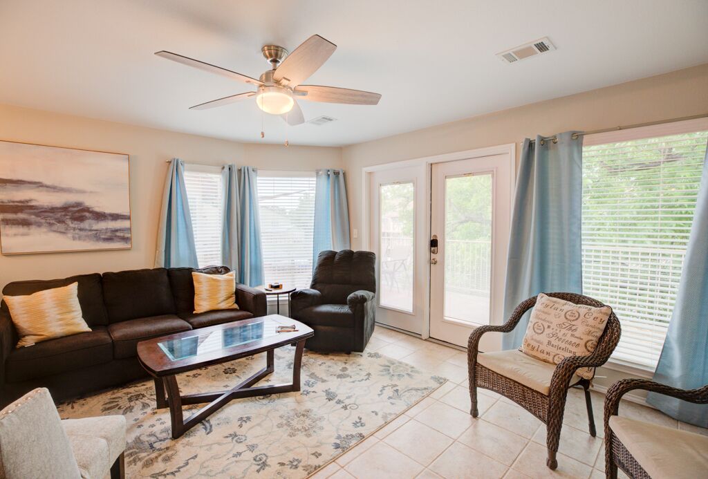 Spacious 3 Br  River Access  Pools  Hot Tubs  2 Min To Schlitterbahn Tubing - New Braunfels, TX