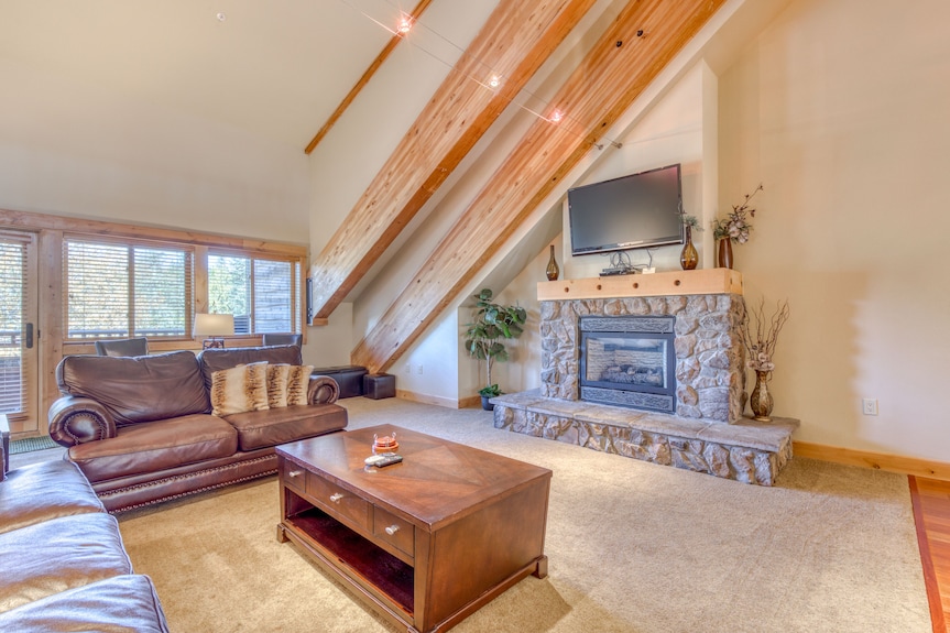 Beautiful Penthouse Condo W/shared Pool & Hot Tub - Amazing Views & Free Wifi - Mount Hood, OR