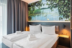 Roupas de cama premium, cofres nos quartos, escrivaninha