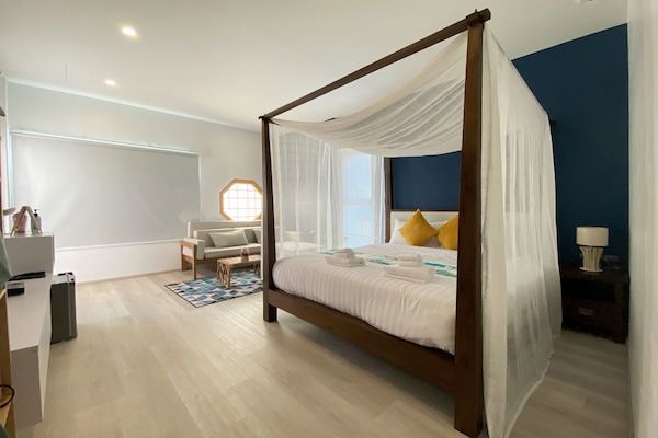 Beach Room (Free Drop Off to Airport) | Roupas de cama premium, frigobar (abastecido com itens grátis)