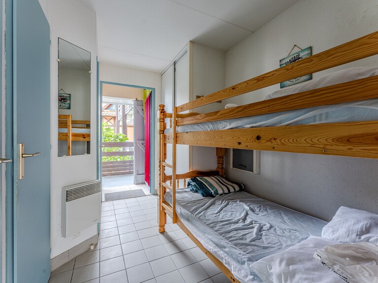 Cozy T2 Cabin Apartment Near Biscarrosse Beach - Sleeps 4 - Biscarrosse