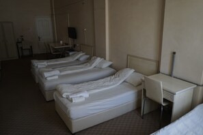 Secretária, secretária adequada para computadores portáteis 