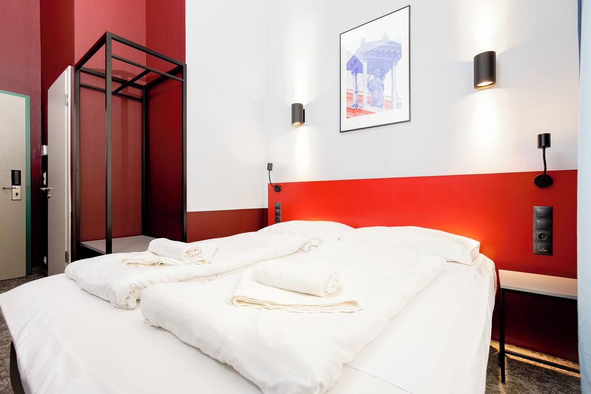 Quarto econômico | Quartos à prova de som, Wi-Fi de cortesia, roupa de cama