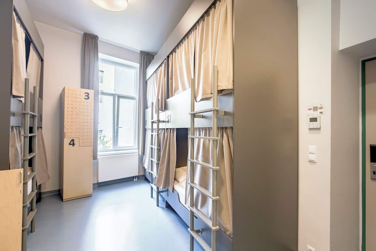 Quartos à prova de som, Wi-Fi de cortesia, roupa de cama