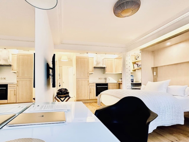 Living In The Heart Of London - Hertfordshire