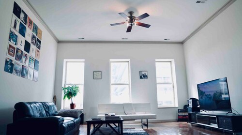 Huge Downtown Apartment +Free Parking +300mb Wifi - Columbus, OH