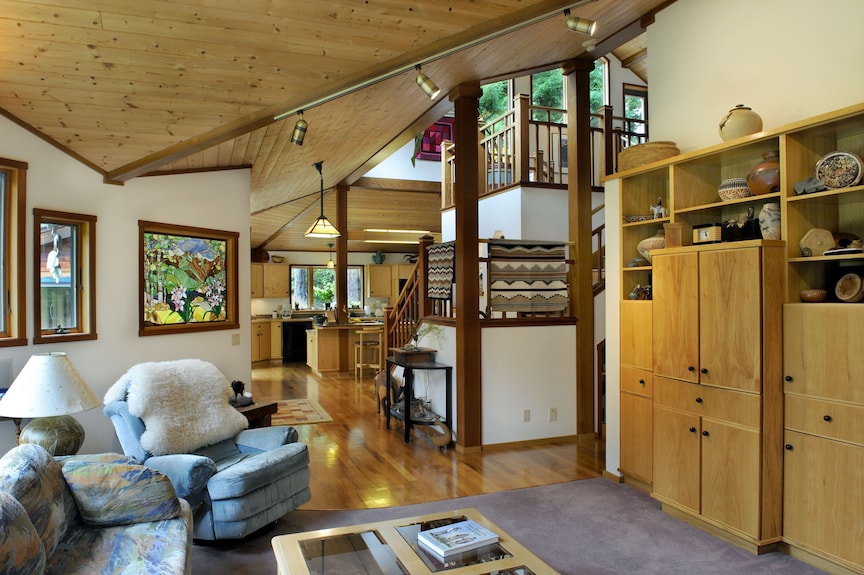 Raven Ridge Retreat - Redwoods, Hot Tub & Firepit! - Trinidad, CA