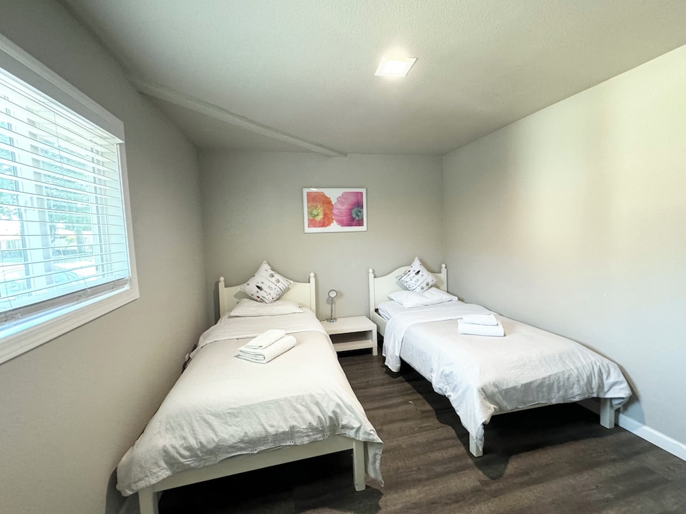Entire Cozy Unit (3bd/1br) N San Jose W/ Free Parking Near San Jose Airport - San Jose, CA