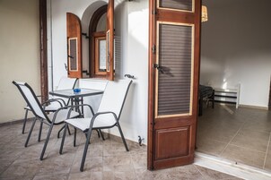 Quarto (Gioia) | Com decoração personalizada, com mobília individualizada 