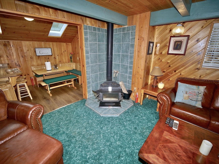 Idyllwild Dairy Hen: Walk-to Town, Pet Friendly! Hot Tub - Idyllwild-Pine Cove, CA