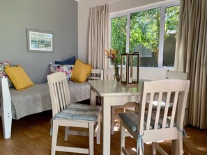 Casa de campo luxo, 1 quarto | Área de estar | Smart TV