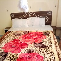 Quarto Individual | Secretária, Wi-fi grátis, roupa de cama fornecida 