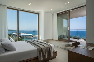 Executive Suite Sea View | Lençóis de algodão egípcio, roupa de alta qualidade, minibar 