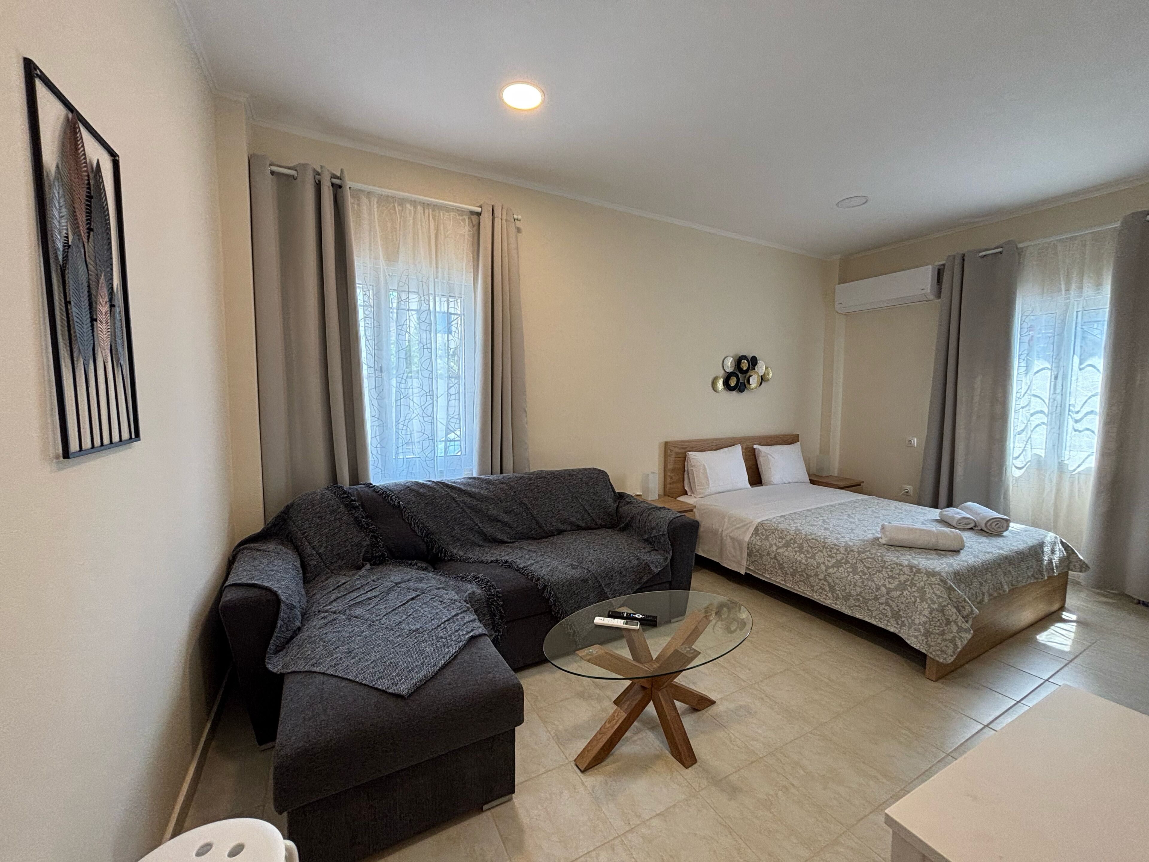 Apartamento Standard | Com decoração personalizada, com mobília individualizada, secretária 