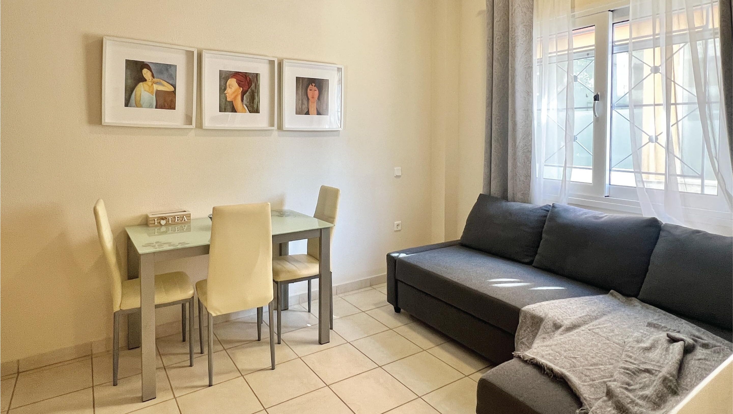 Apartamento standard | Área de estar | TV de tela plana