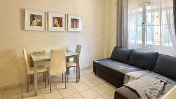Apartamento standard | Área de estar | TV de tela plana