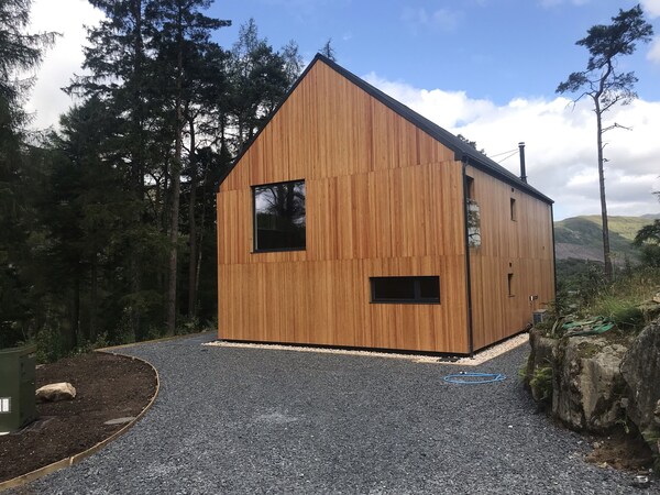 An Caisteal Lodge With Cascading Waterfall View - Loch Lomond